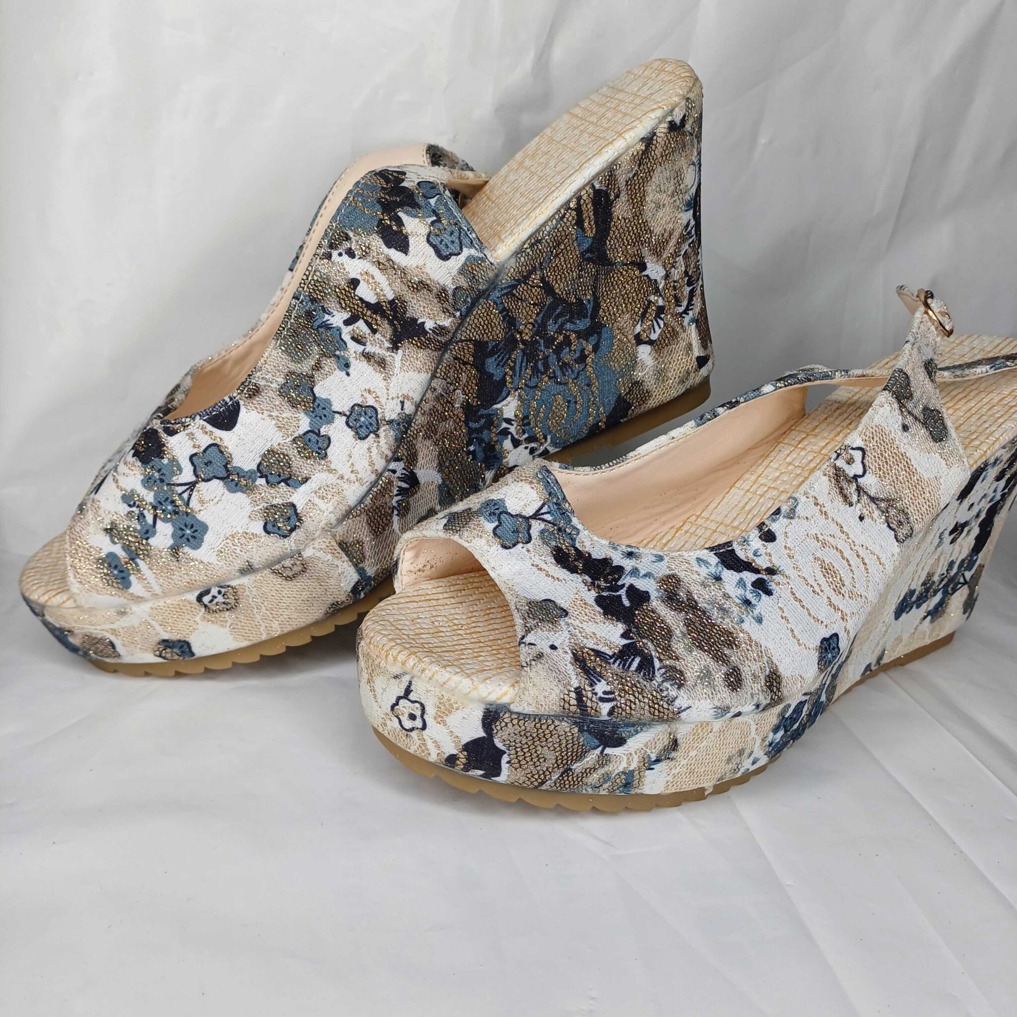 Floral Elegance Wedge Sandals – suiteblanc